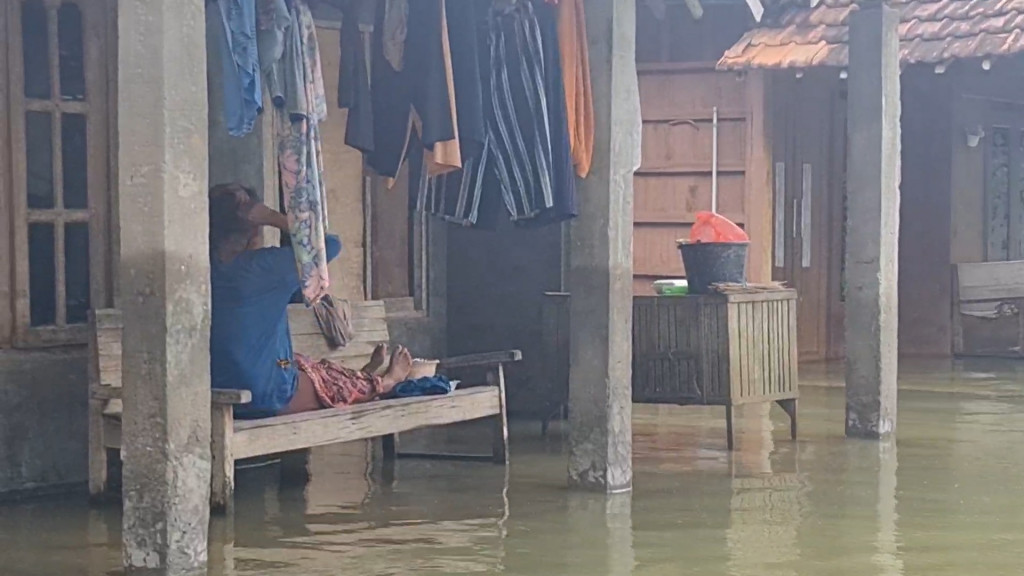 Tak Kunjung Surut, Banjir Isolir 43 Desa Permukiman Warga di Pati