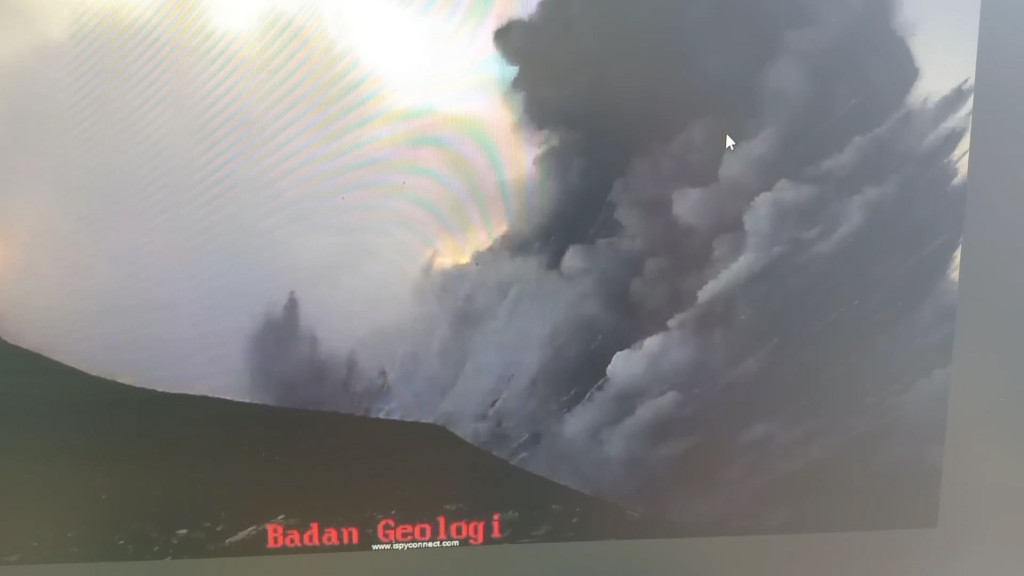 Gunung Marapi Sumatera Barat Erupsi