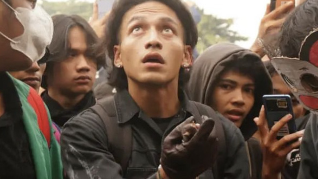 Momen Jefri Nichol Demo Tolak UU Cipta Kerja Bareng Mahasiswa di DPR