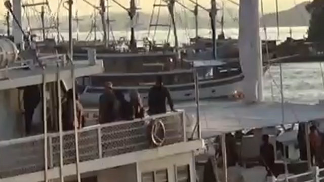 Momen Presiden Jokowi Nikmati Sunset Labuan Bajo di Atas Kapal Pinisi