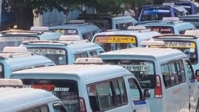 Sopir Mikrolet Demo Imbas Penambah Operasional Bus TransJakarta