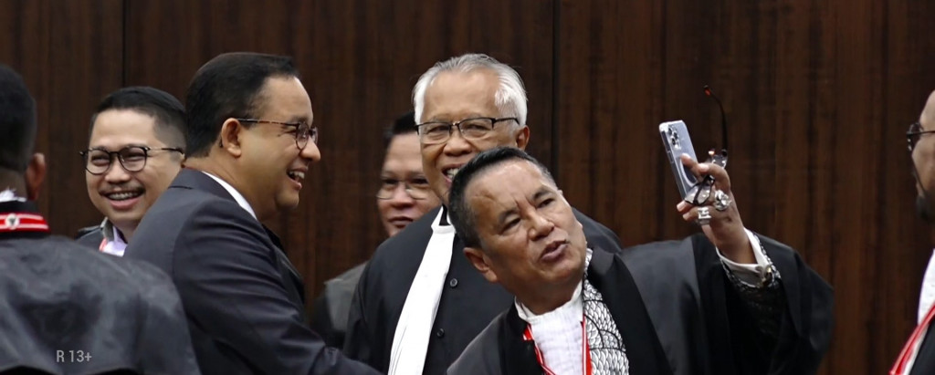 Momen Hotman Paris Ajak Anies Bikin Video Jelang Sidang Putusan Sengketa Pi Momen Hotman Paris Ajak Anies Bikin Video Jelang Sidang Putusan Sengketa Pi