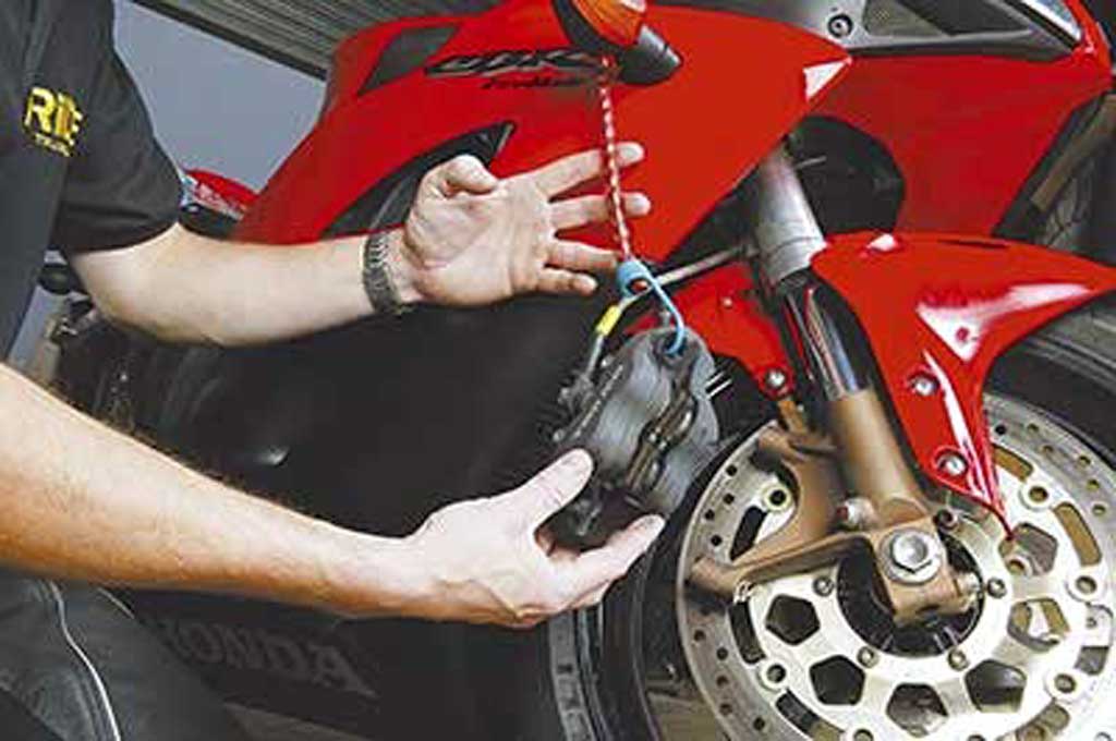 Trik Mengatasi Rem Motor Masuk Angin