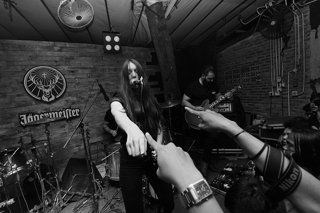 Devil Electric, Invasi Empat Begundal Melbourne