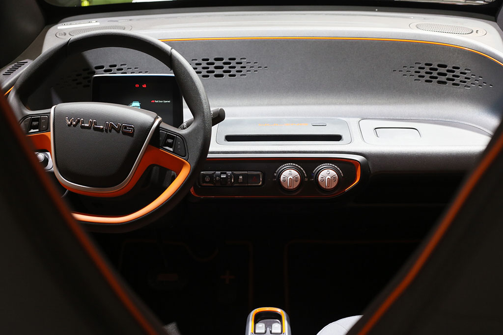 Wuling E100, Curi Perhatian di Indonesia