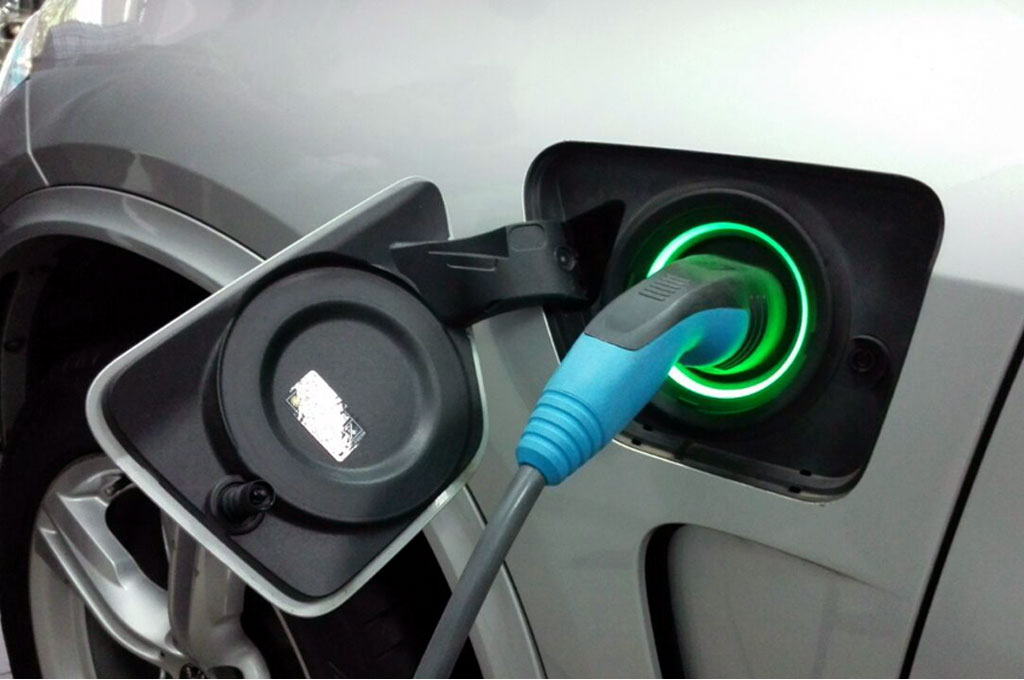 Beda Teknologi Hybrid, Plug-in Hybrid, dan Full Listrik