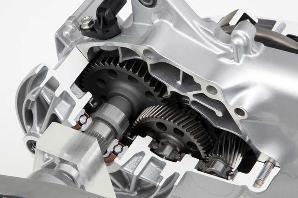 Kenali Beda Oli Buat Motor Matic dan Manual