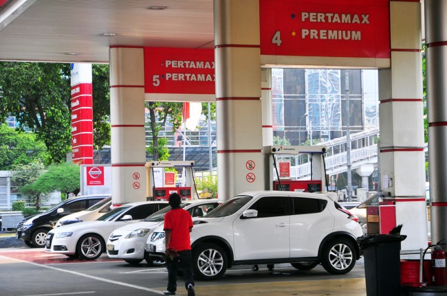 Hindari 5 Kebiasaan Buruk saat Mengisi BBM Hindari 5 Kebiasaan Buruk saat Mengisi BBM