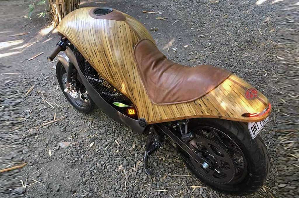 Pakai Bodi Kayu, Motor Listrik Terlihat Futuristik